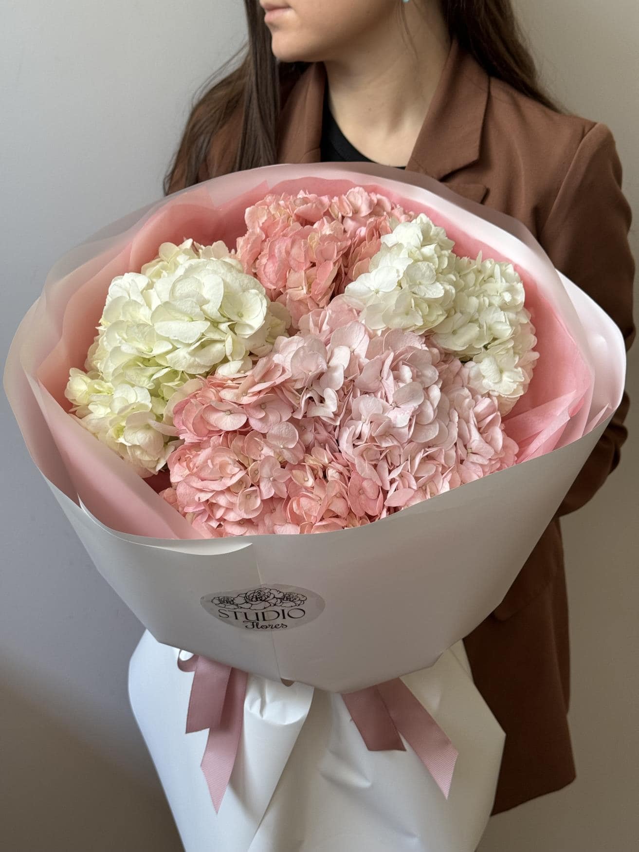 Bouquet of 5 hydrangeas mix - buy with delivery in Kiev - best prices ...